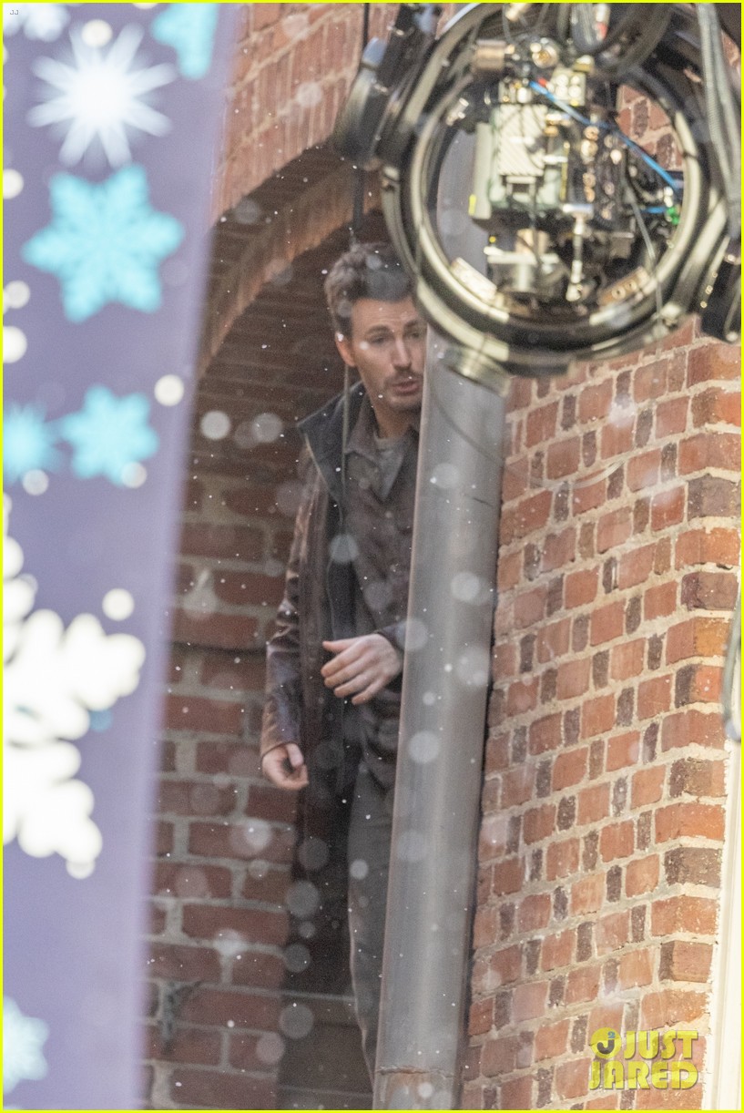 Chris Evans Slides Down a Drain Pipe While Filming His Own Stunts For ...