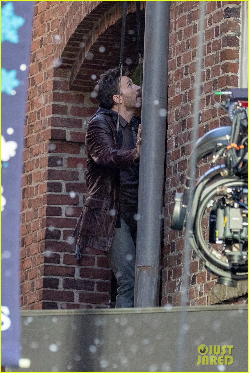 Chris Evans Slides Down a Drain Pipe While Filming His Own Stunts For ...