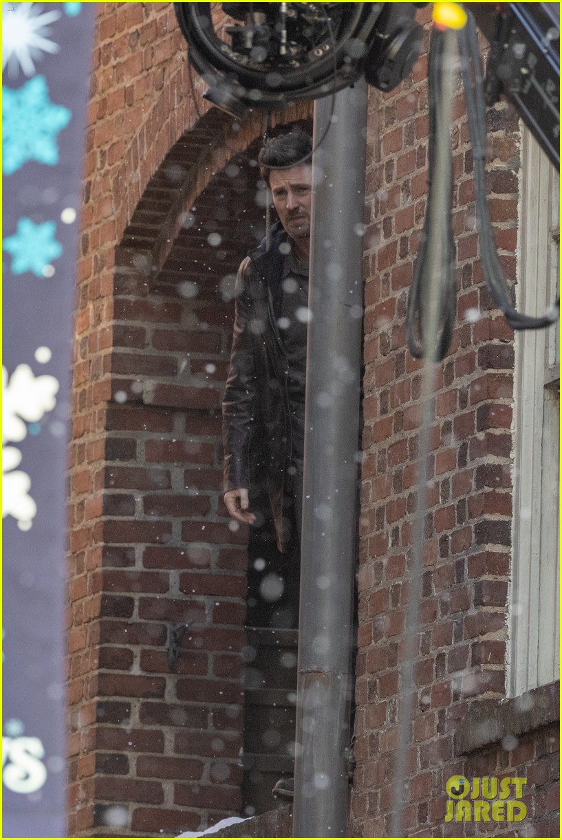 Chris Evans Slides Down a Drain Pipe While Filming His Own Stunts For ...