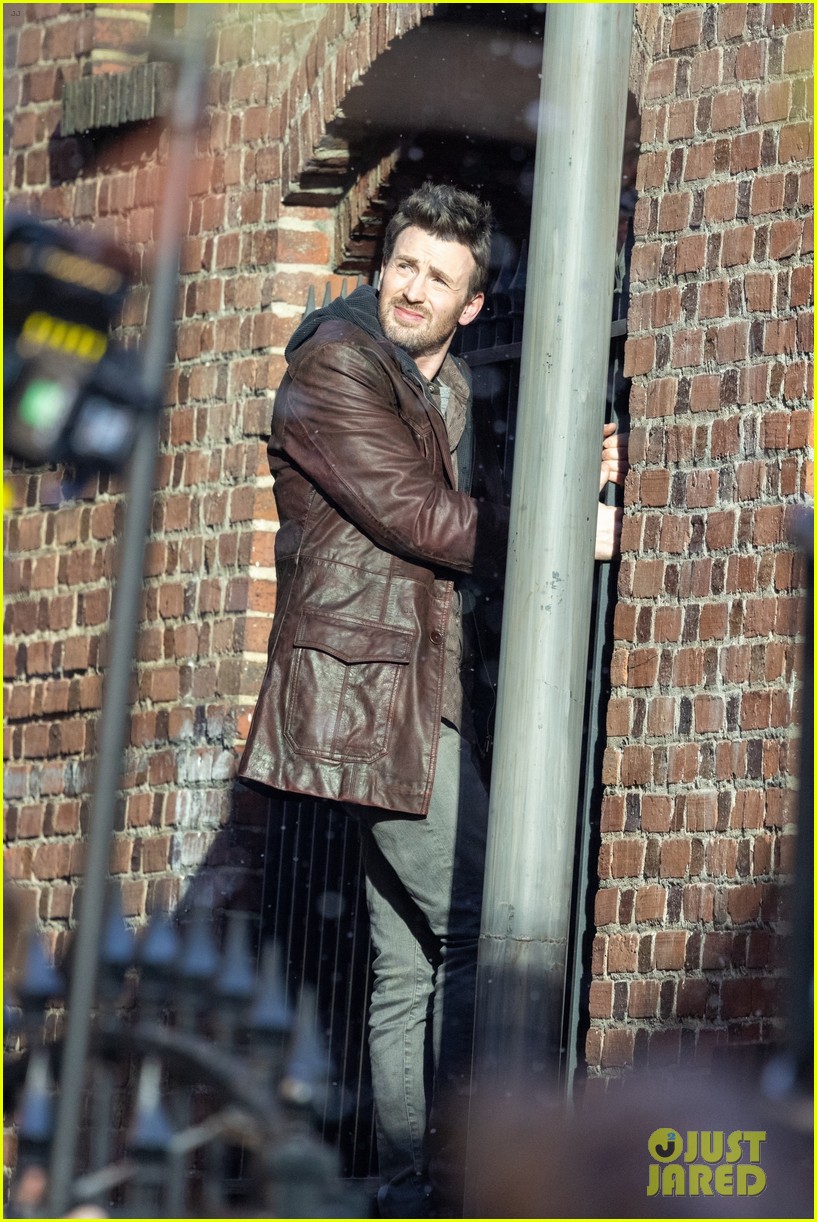 Chris Evans Slides Down a Drain Pipe While Filming His Own Stunts For ...