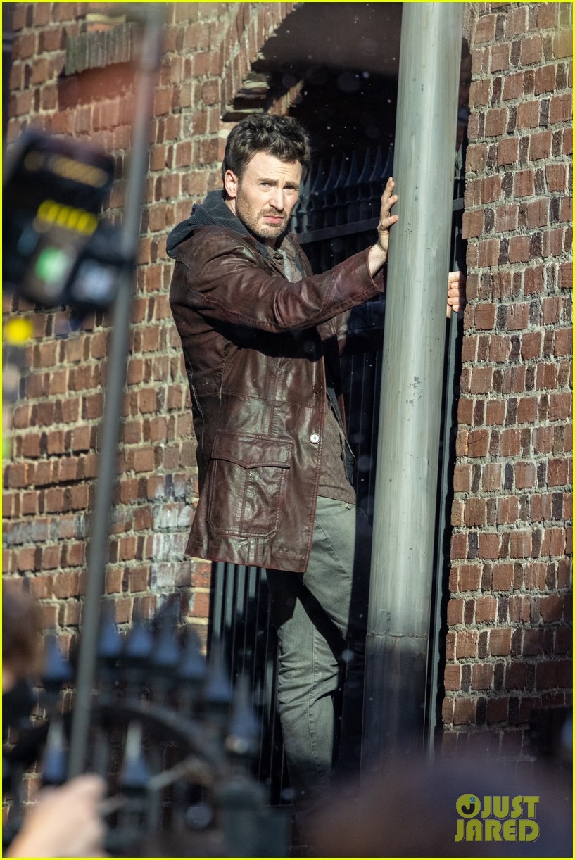 Chris Evans Slides Down a Drain Pipe While Filming His Own Stunts For ...