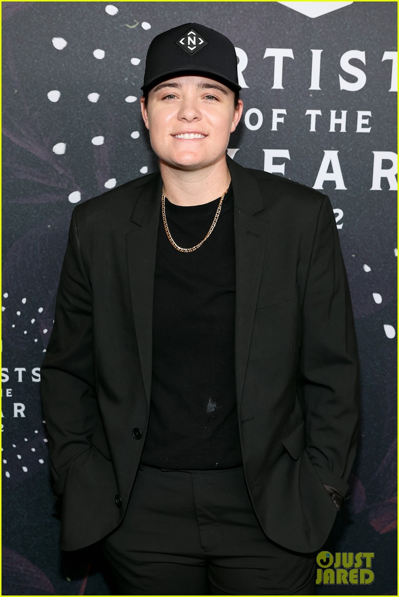 Kelsea Ballerini Honors Carly Pearce & More at CMT Artists Of The Year ...