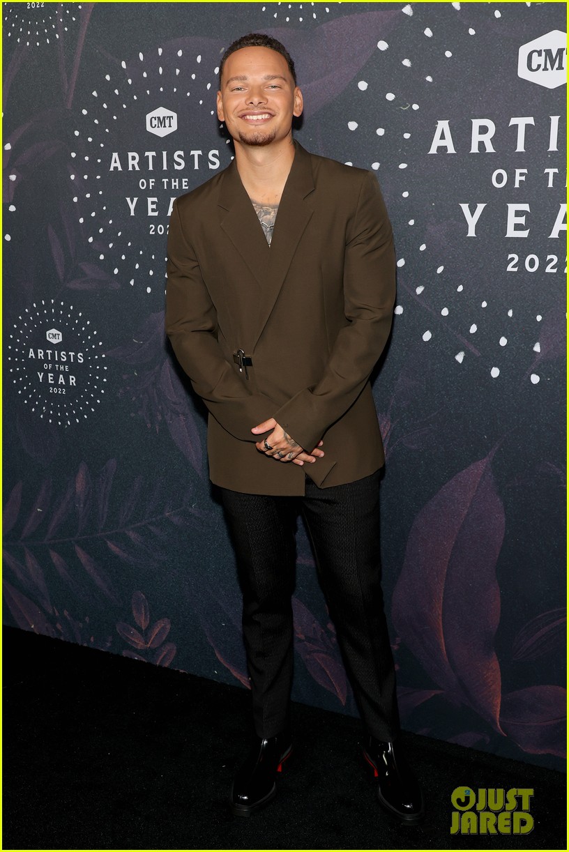 Kelsea Ballerini Honors Carly Pearce & More at CMT Artists Of The Year ...