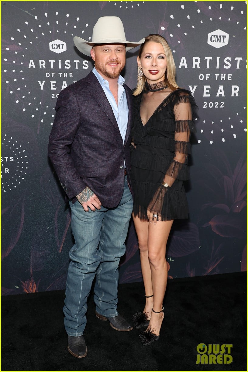 Kelsea Ballerini Honors Carly Pearce & More at CMT Artists Of The Year ...