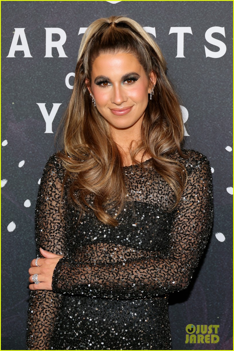 Kelsea Ballerini Honors Carly Pearce & More at CMT Artists Of The Year ...