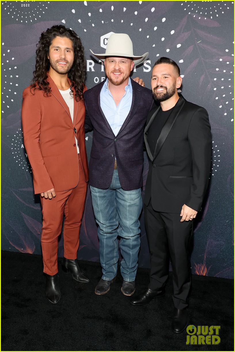 Kelsea Ballerini Honors Carly Pearce & More at CMT Artists Of The Year ...