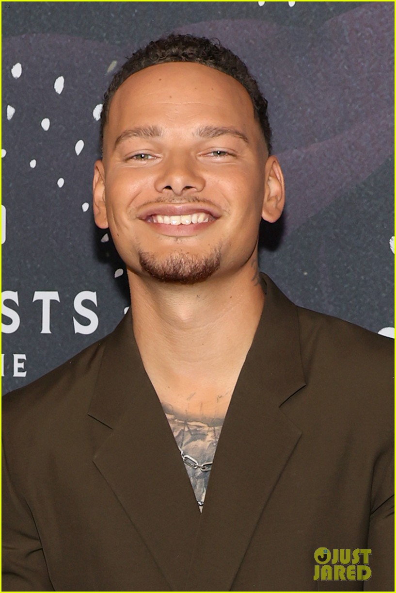 Kelsea Ballerini Honors Carly Pearce & More at CMT Artists Of The Year ...