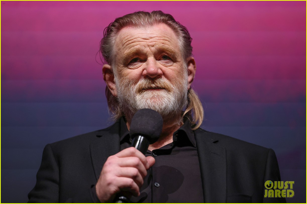 Colin Farrell & Brendan Gleeson Bring 'The Banshees of Inisherin' to ...