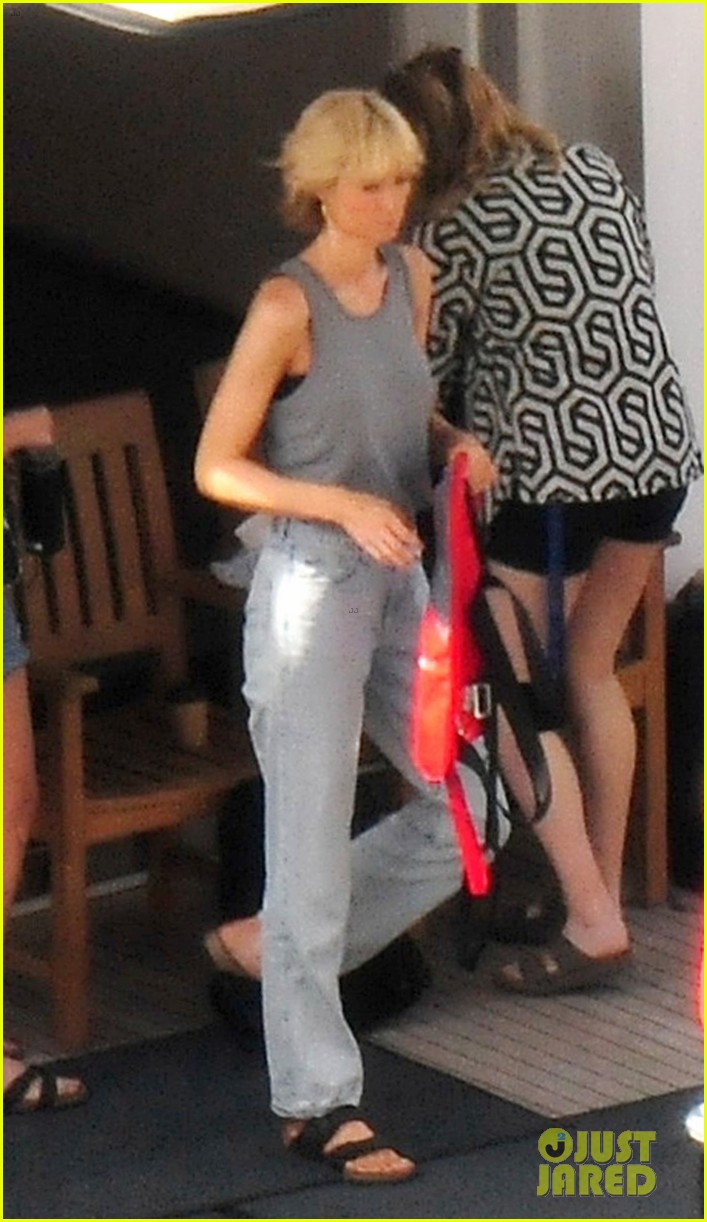 'The Crown' Season 6 Photos: Elizabeth Debicki Spotted On Set as ...