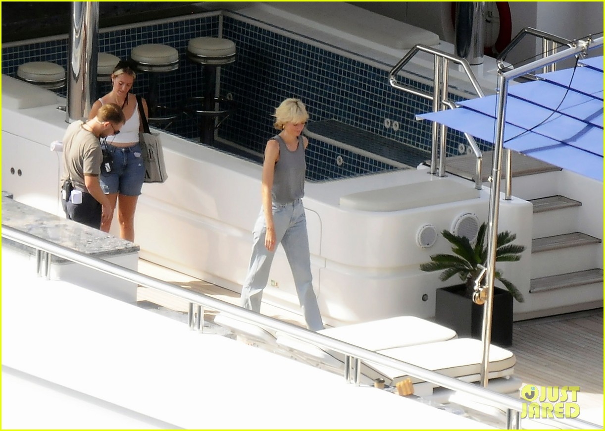 'The Crown' Season 6 Photos: Elizabeth Debicki Spotted On Set as ...