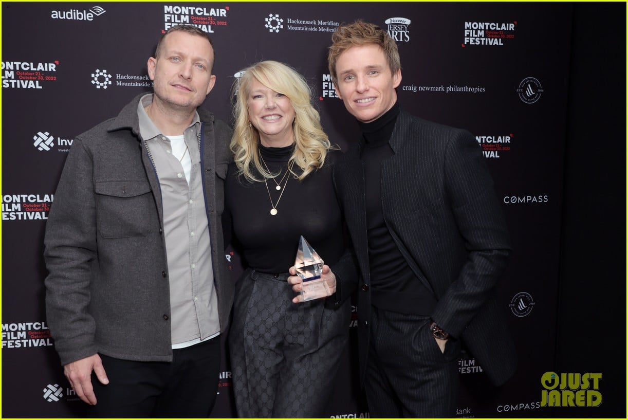 Eddie Redmayne Credits His Parents For Being The Secret To His Success ...