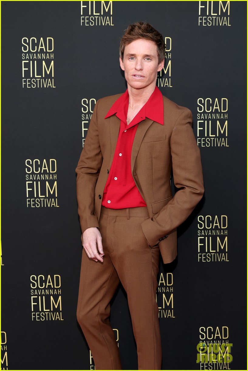 Eddie Redmayne Credits His Parents For Being The Secret To His Success ...