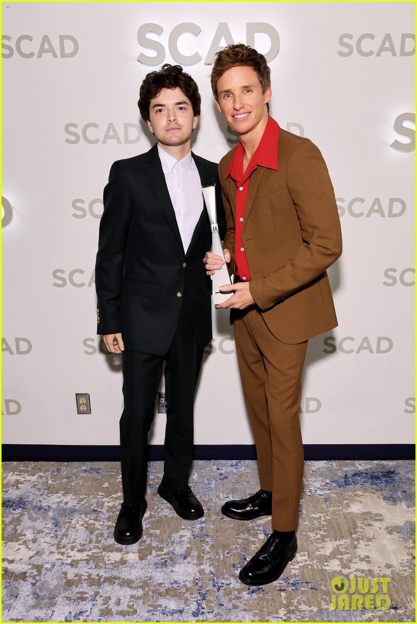 Eddie Redmayne Credits His Parents For Being The Secret To His Success ...