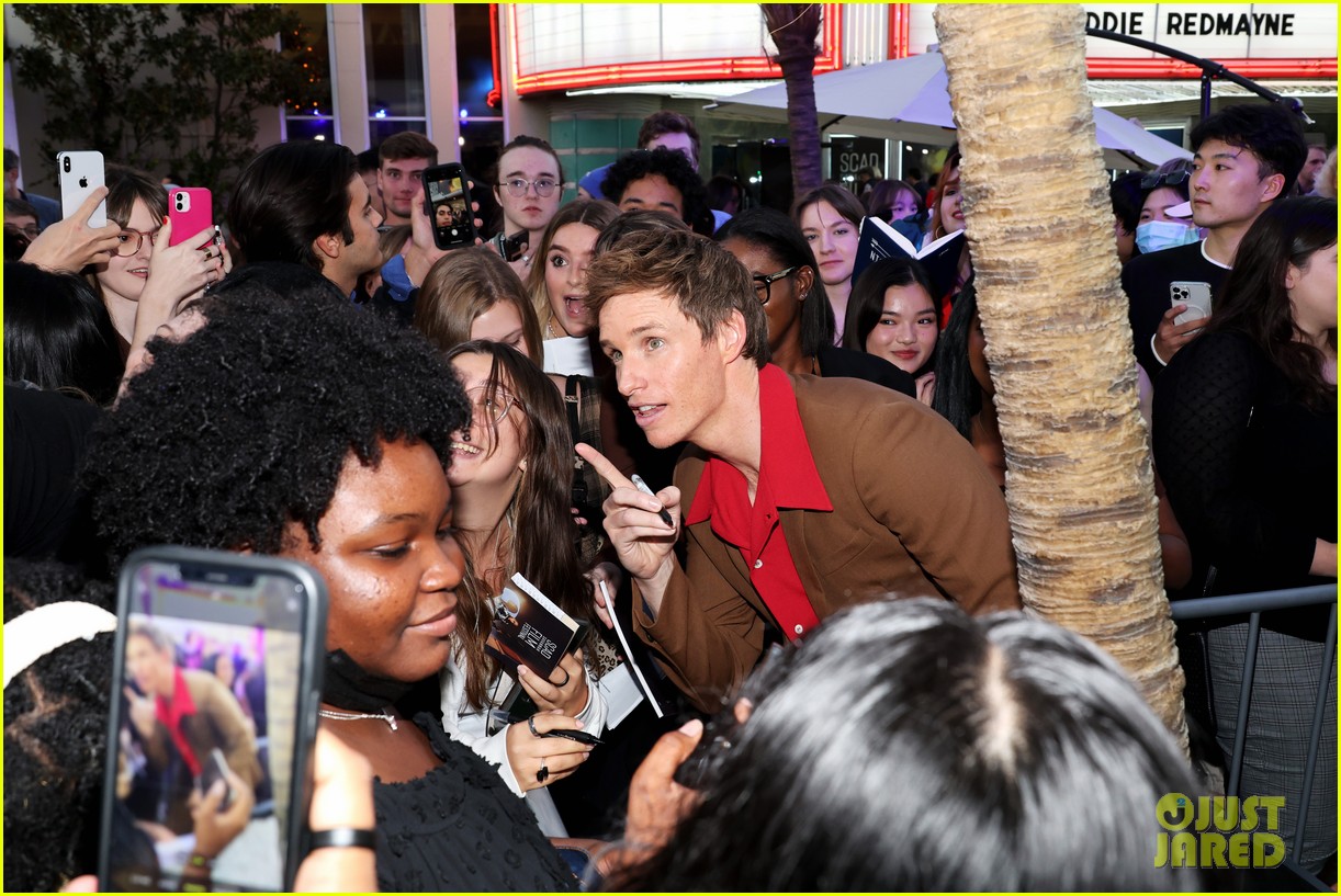 Eddie Redmayne Credits His Parents For Being The Secret To His Success ...