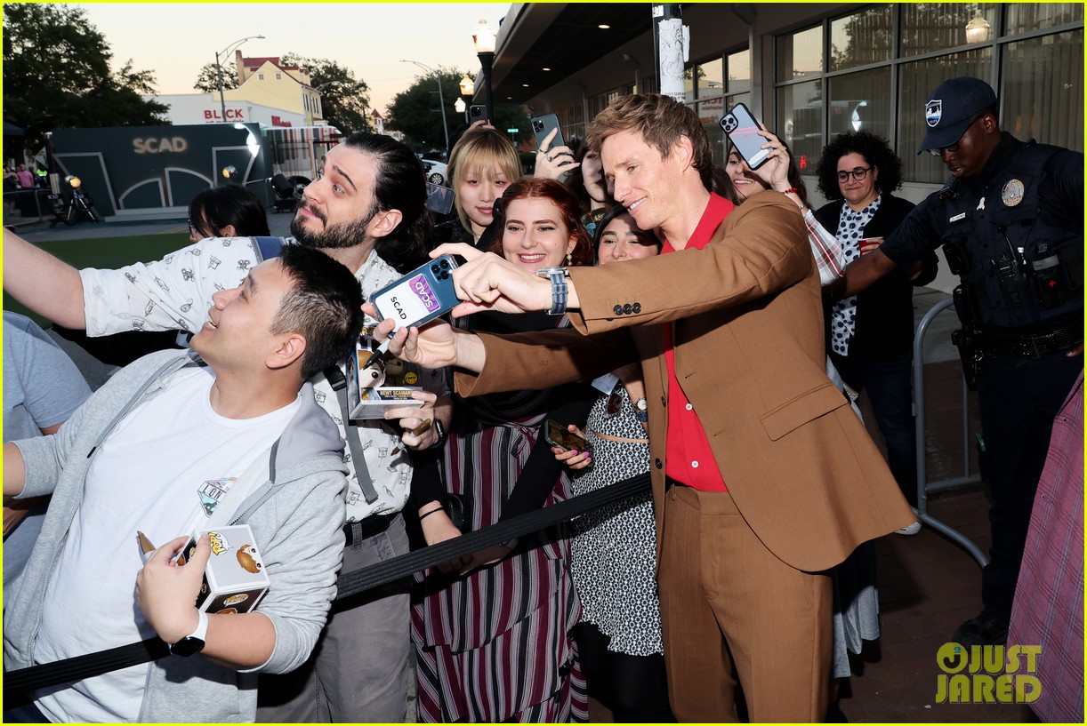 Eddie Redmayne Credits His Parents For Being The Secret To His Success ...