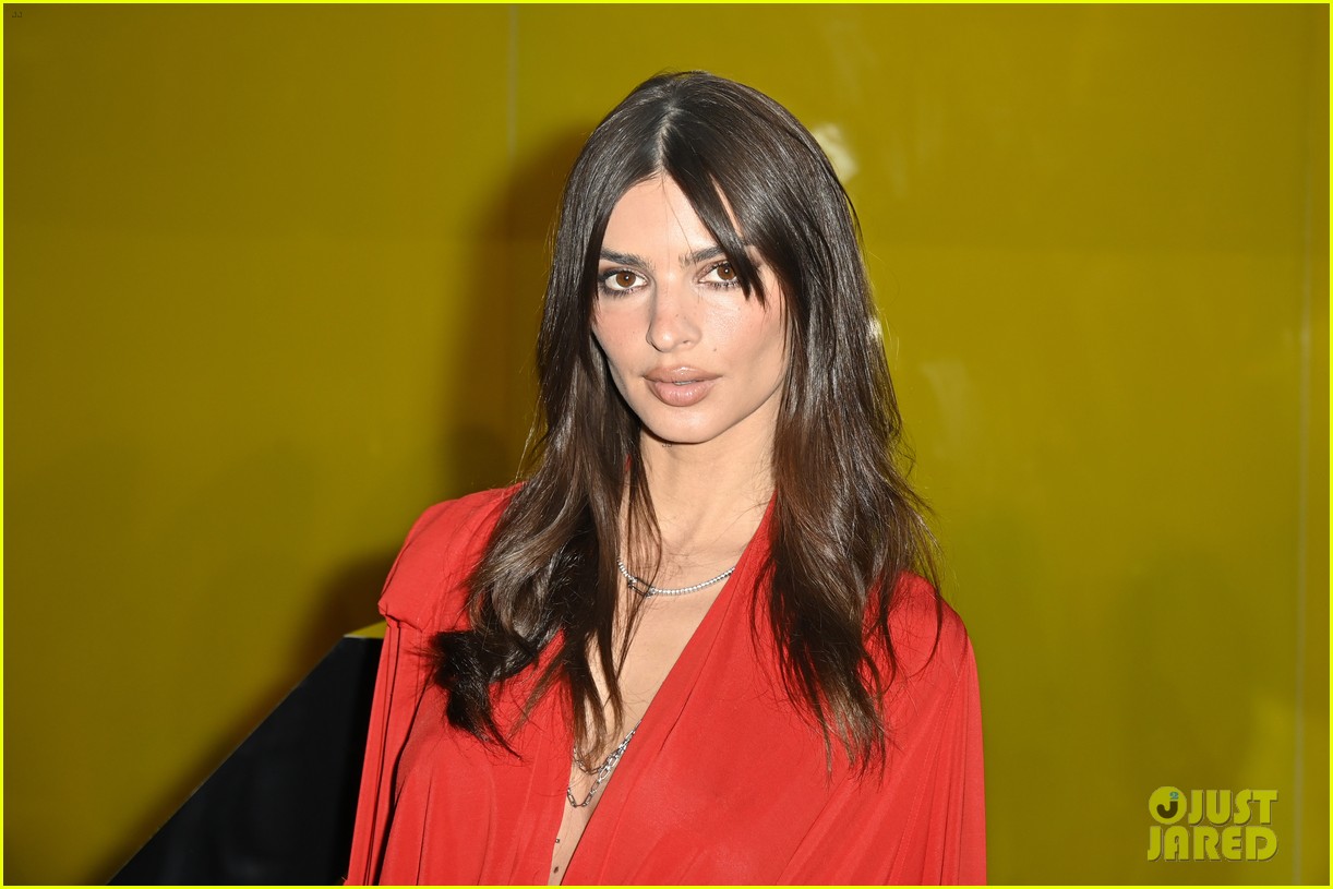 Emily Ratajkowski Wears Red From Head To Toe In Paris: Photo 4843043 ...