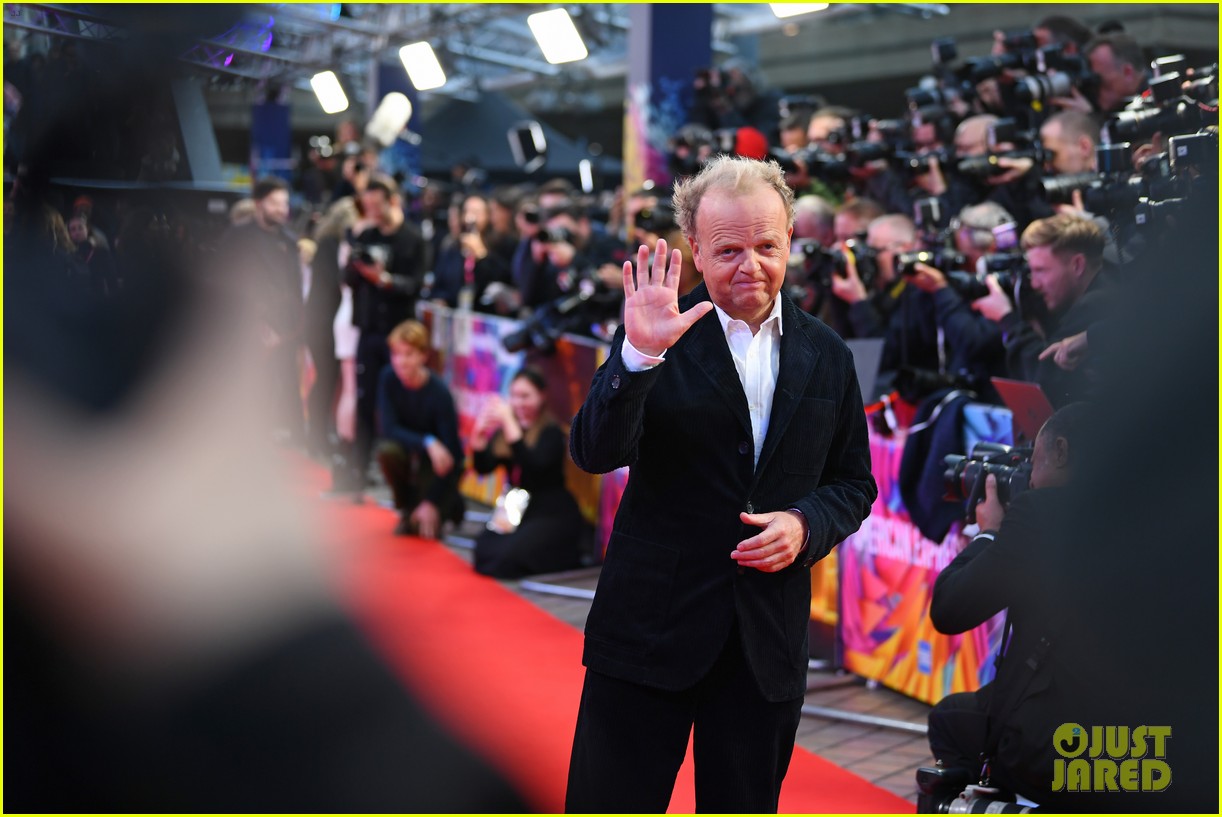 Olivia Colman Joins Colin Firth & Michael Ward at 'Empire of Light' Premiere at BFI London Film ...