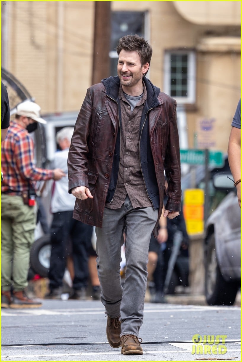 Chris Evans Gets Ready for Work on 'Red One' Set: Photo 4837805 | Chris ...