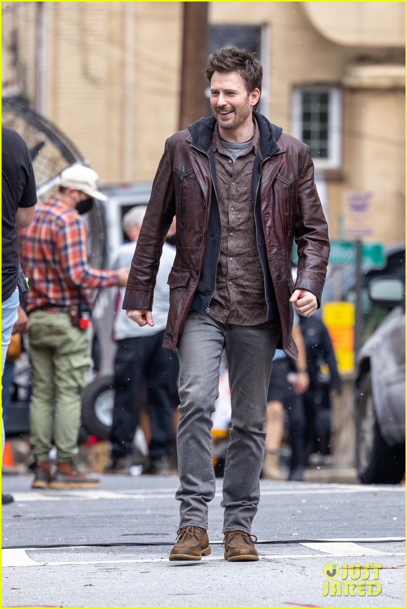 Chris Evans Gets Ready for Work on 'Red One' Set: Photo 4837807 | Chris ...