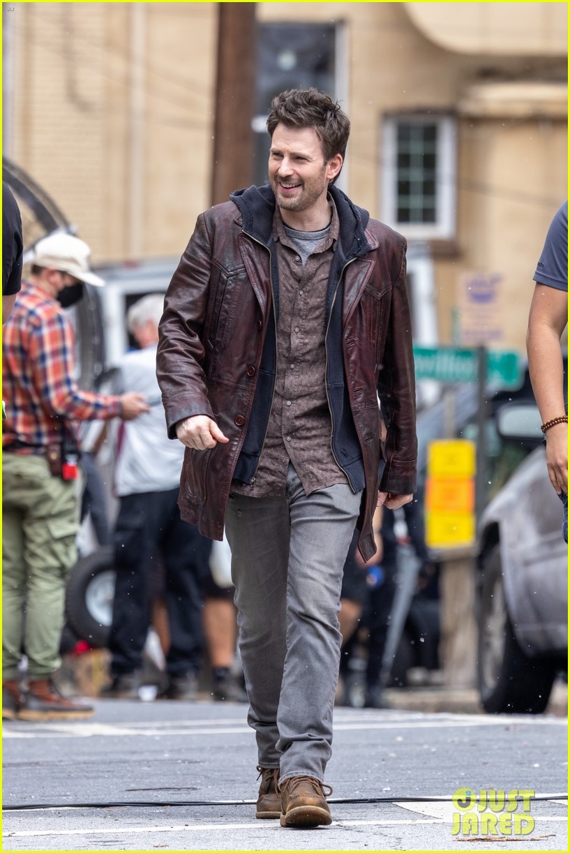 Chris Evans Gets Ready for Work on 'Red One' Set: Photo 4837810 | Chris ...
