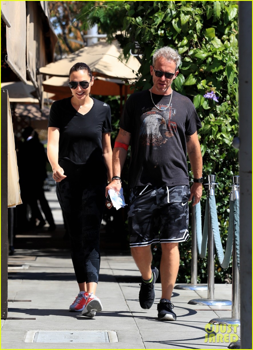 Gal Gadot Has A Lunch Date With Husband Jaron Varsano in LA: Photo ...