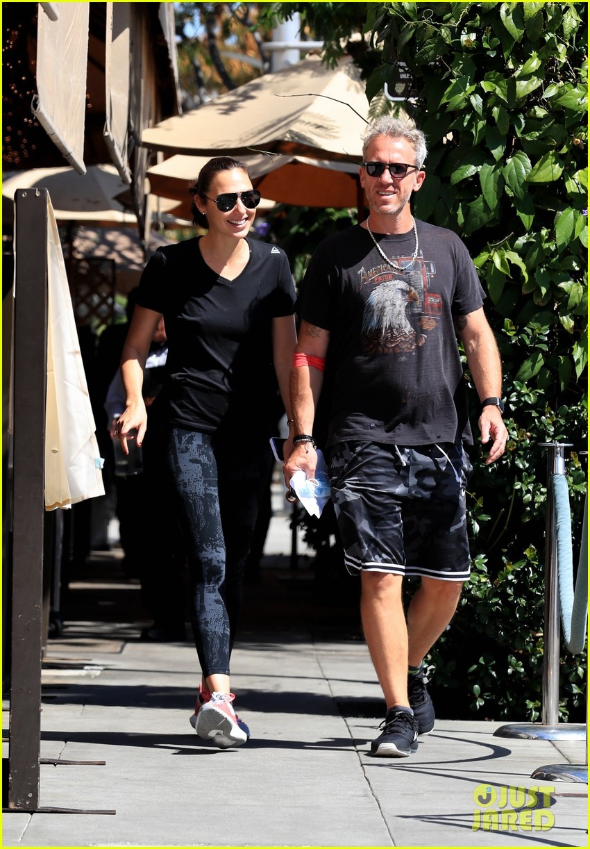 Gal Gadot Has A Lunch Date With Husband Jaron Varsano in LA: Photo ...