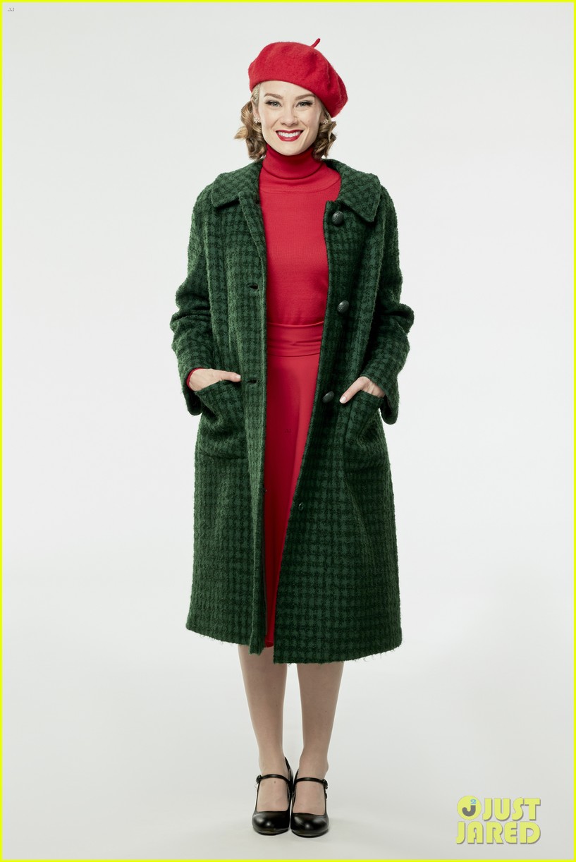 Ian Harding Thinks He Could Be A Scrooge in Hallmark's 'Ghost of ...