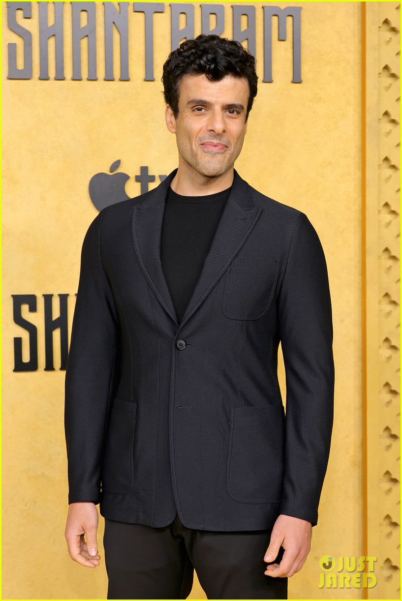 Charlie Hunnam Suits Up for Premiere of 'Shantaram,' His New Apple TV+ ...