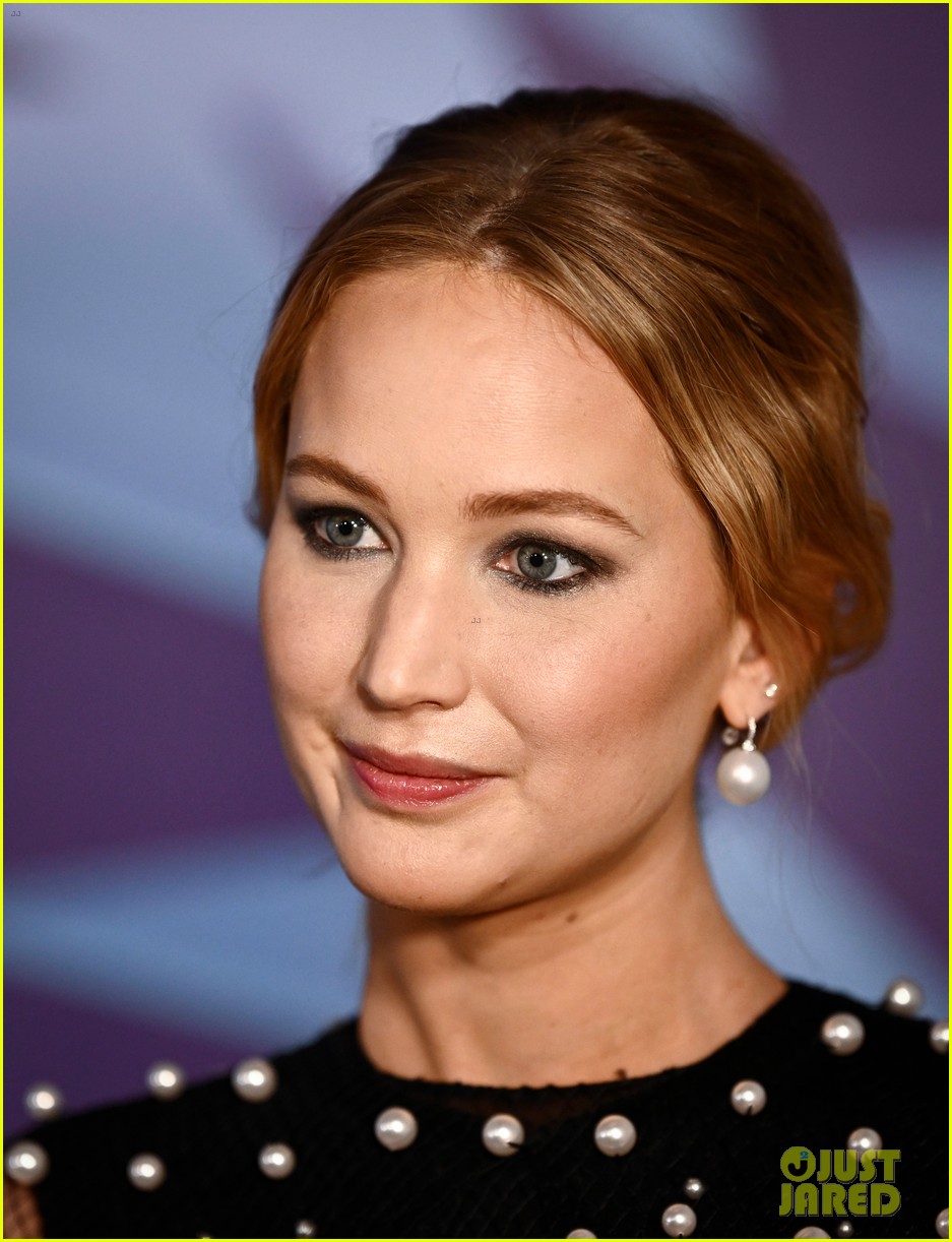Jennifer Lawrence Drapes Herself In Pearls For 'Causeway' Premiere ...