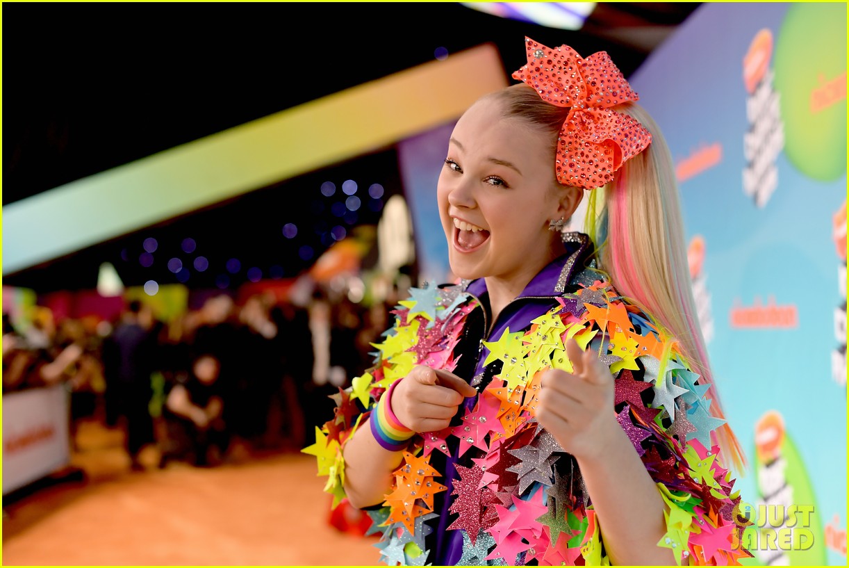 JoJo Siwa Captures Exact Moment She & Avery Cyrus Made Their ...