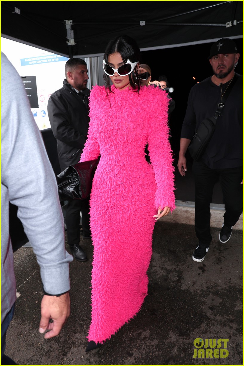 Kanye West Brings His Kids to Balenciaga Fashion Show, Walks Muddy ...