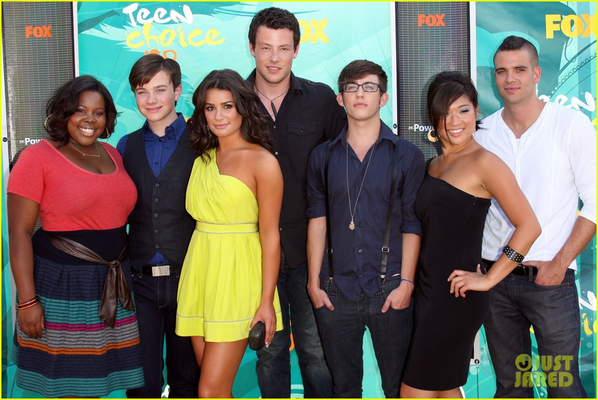 'Glee’s Kevin McHale Reacts to [SPOILER] Being the Harp on ‘The Masked ...