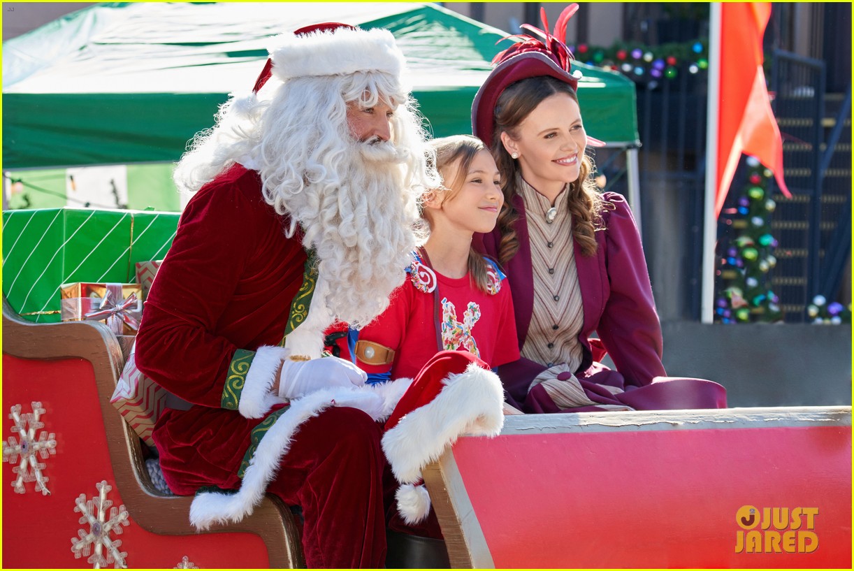 Sarah Ramos Makes Her Hallmark Debut in 'A Kismet Christmas' With Carlo ...