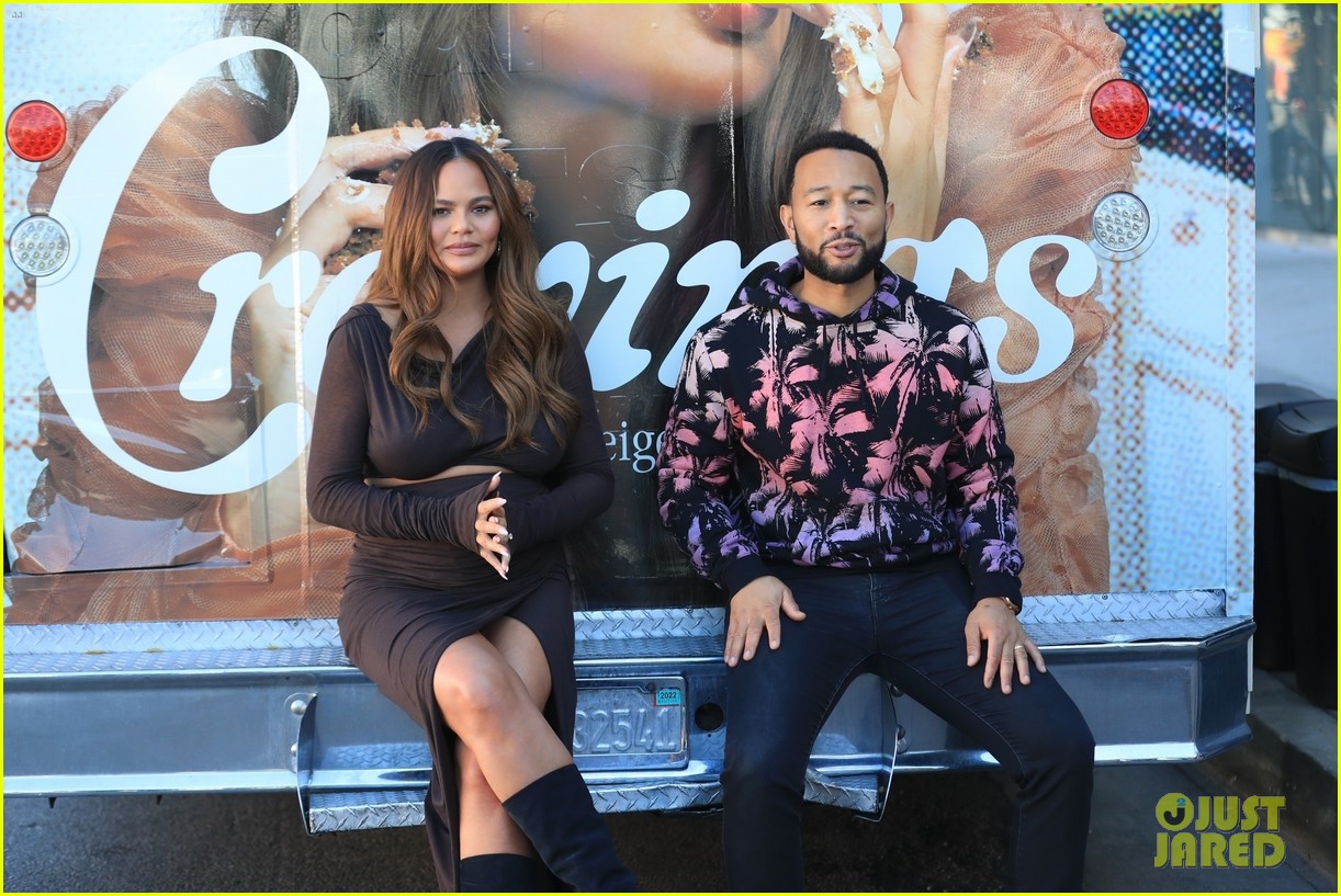 John Legend & Chrissy Teigen Hand Out Free Food From Her 'Cravings ...