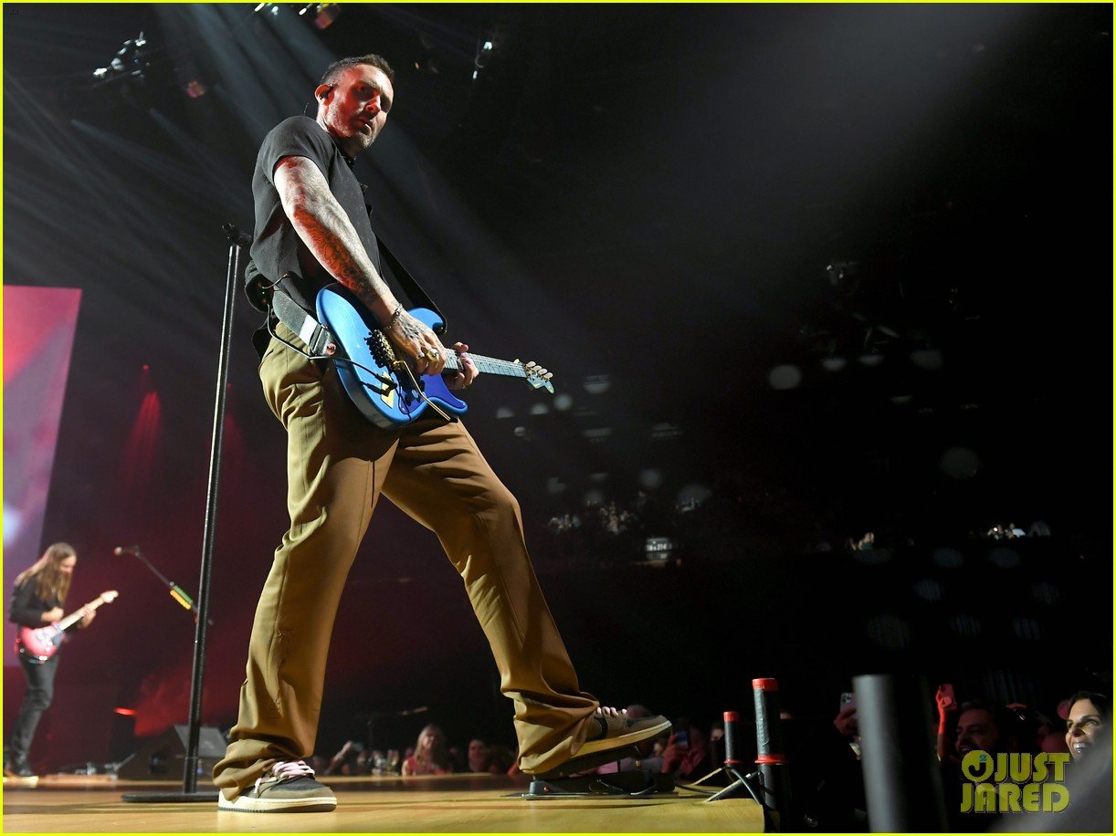 Adam Levine Makes First Public Appearance Since DMing Scandal: Photo ...