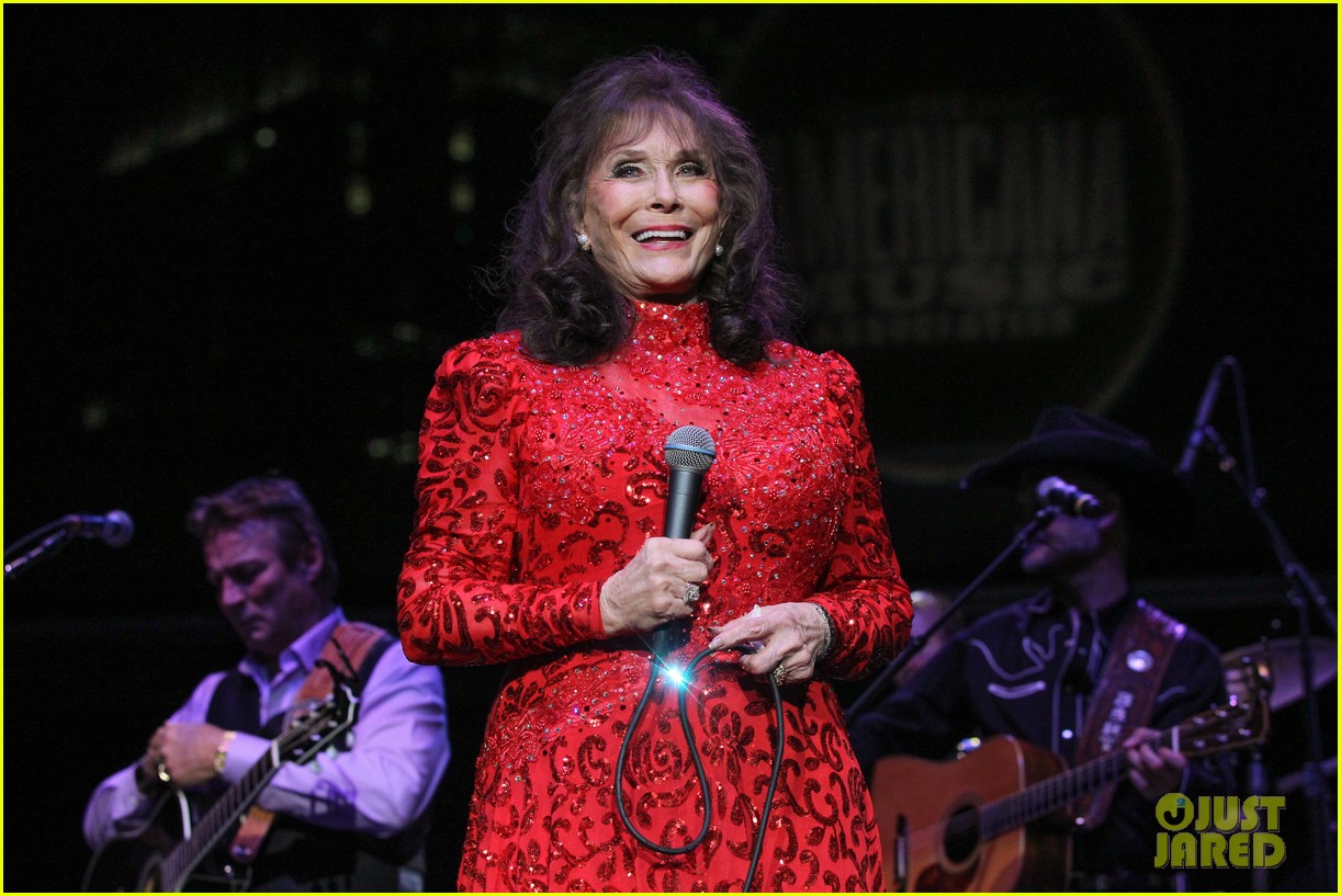 Country Legend Loretta Lynn Passes Away at 90: Photo 4832314 | RIP ...