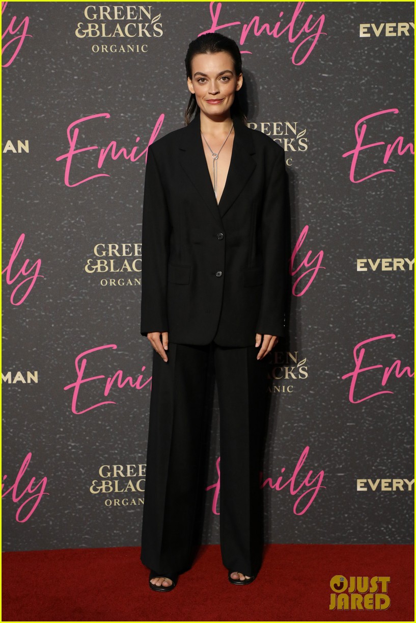 Emma Mackey & Oliver Jackson-Cohen Premiere Their New Movie 'Emily' in ...