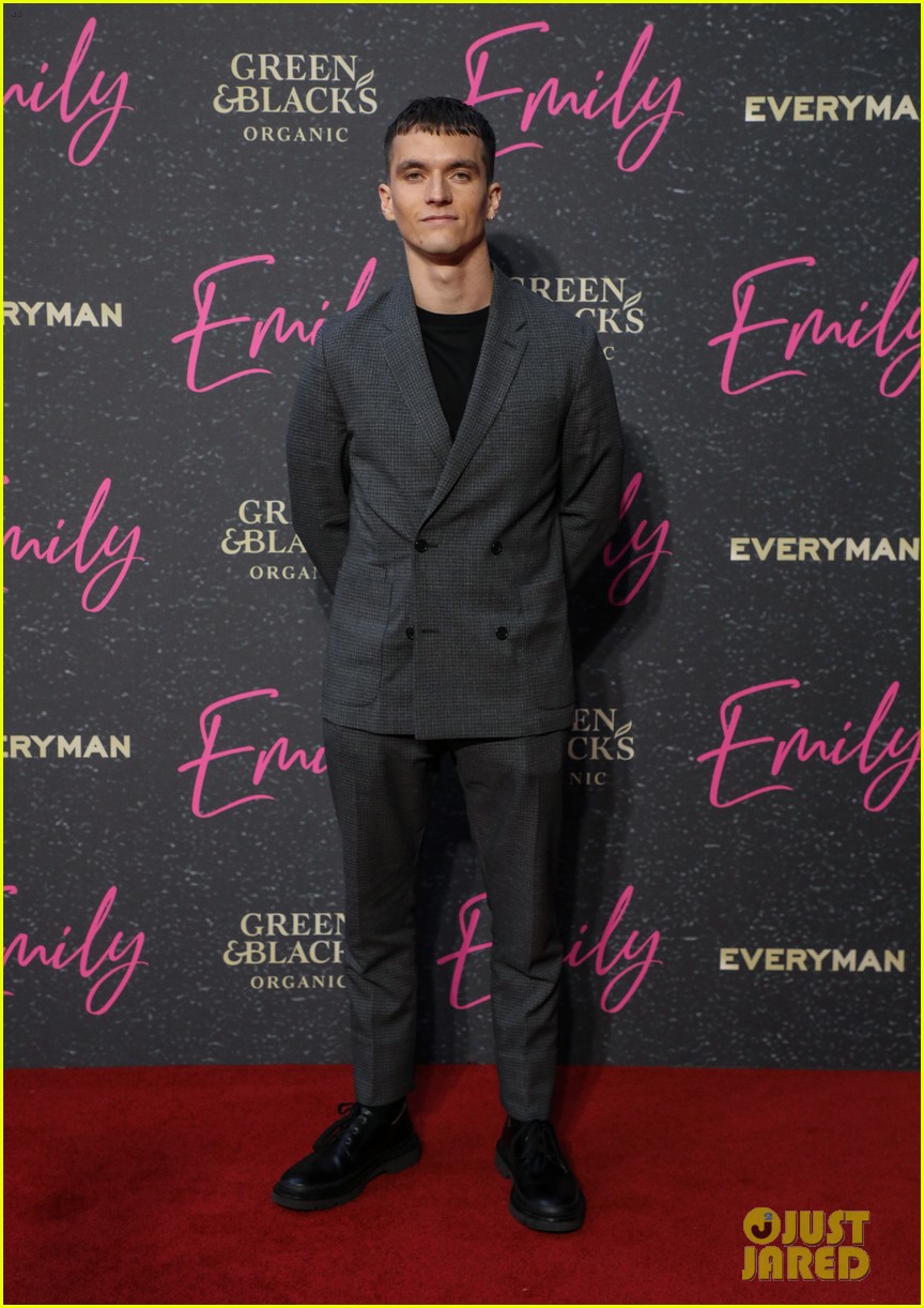 Emma Mackey & Oliver Jackson-Cohen Premiere Their New Movie 'Emily' in ...