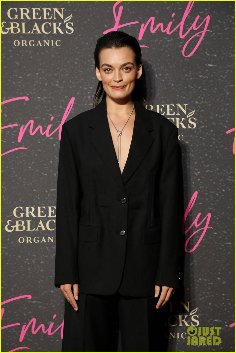 Emma Mackey & Oliver Jackson-Cohen Premiere Their New Movie 'Emily' in ...