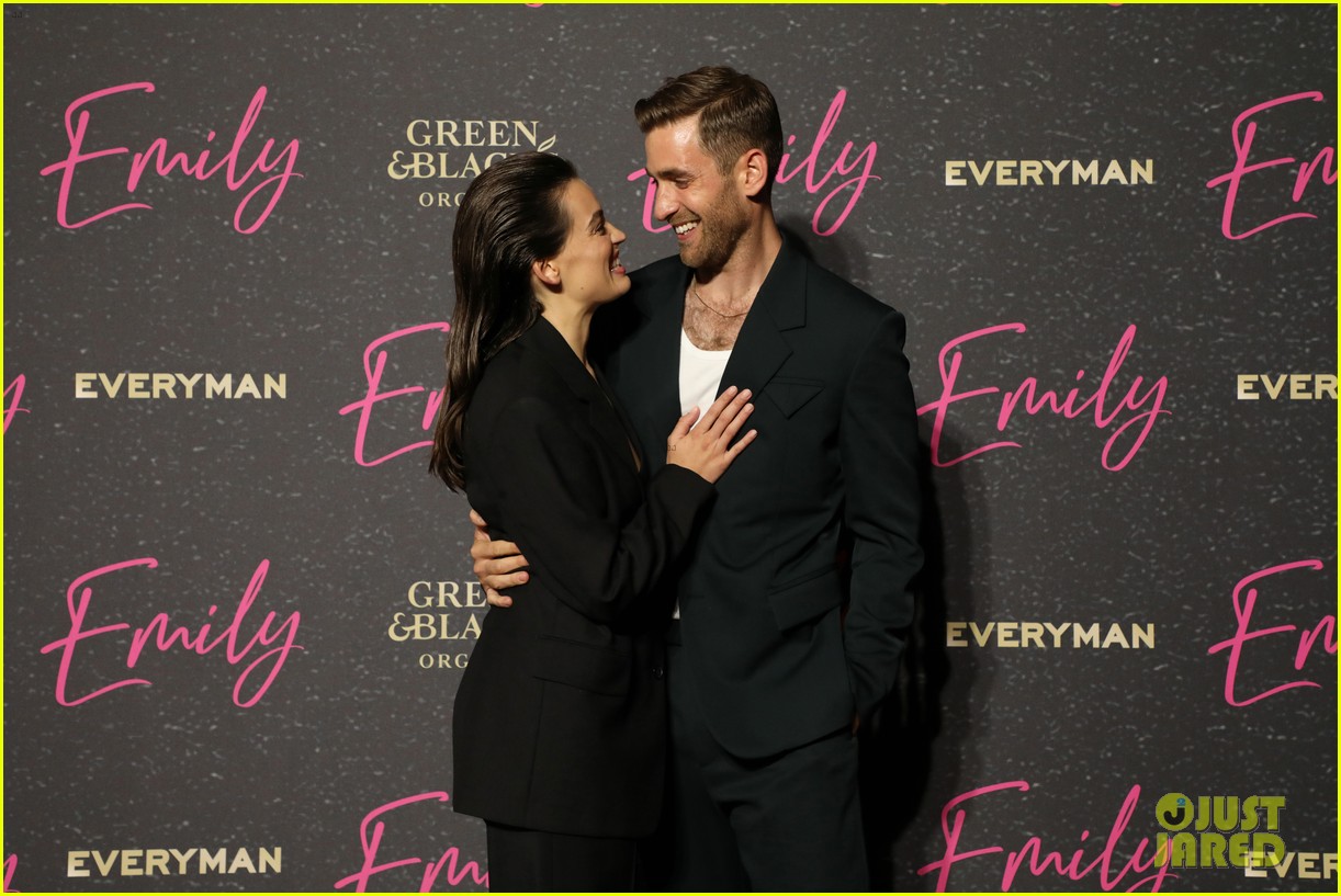 Emma Mackey & Oliver Jackson-Cohen Premiere Their New Movie 'Emily' in ...