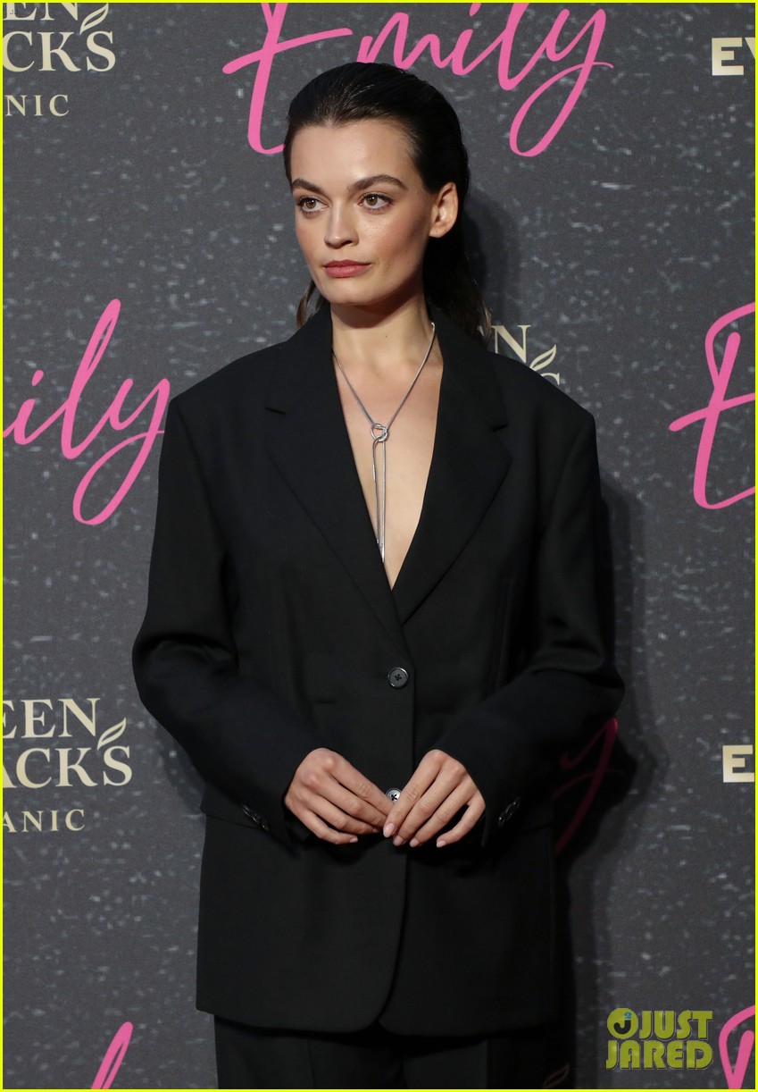 Emma Mackey & Oliver Jackson-Cohen Premiere Their New Movie 'Emily' in ...