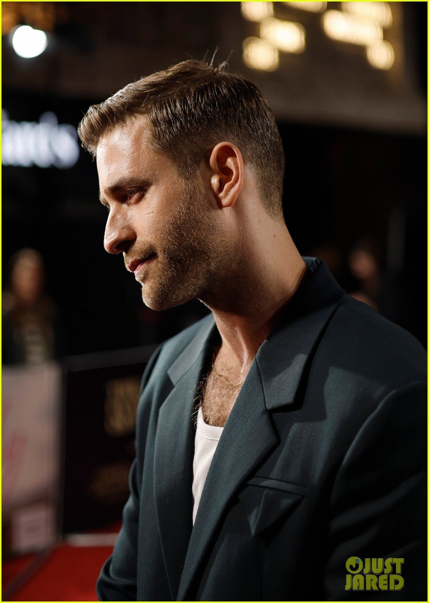 Emma Mackey & Oliver Jackson-Cohen Premiere Their New Movie 'Emily' in ...