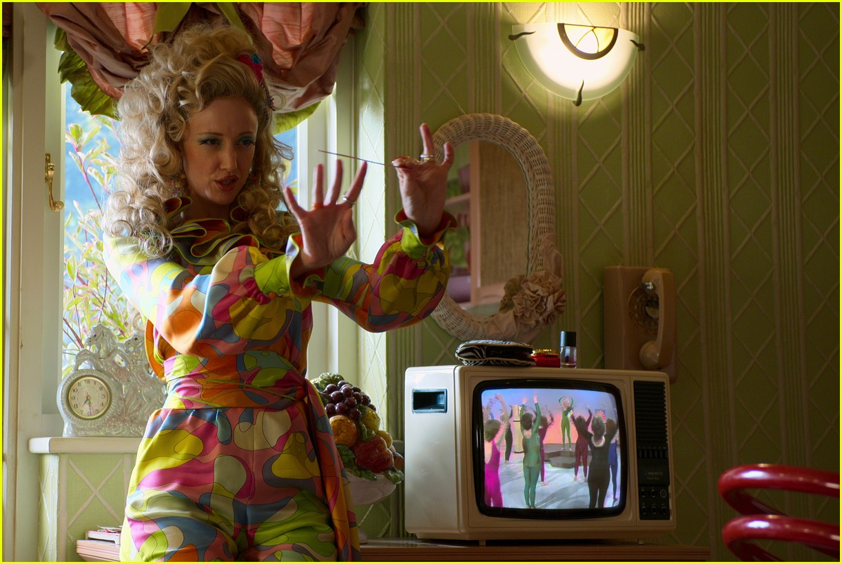 Emma Thompson Is Unrecognizable as Miss Trunchbull in 'Matilda the ...