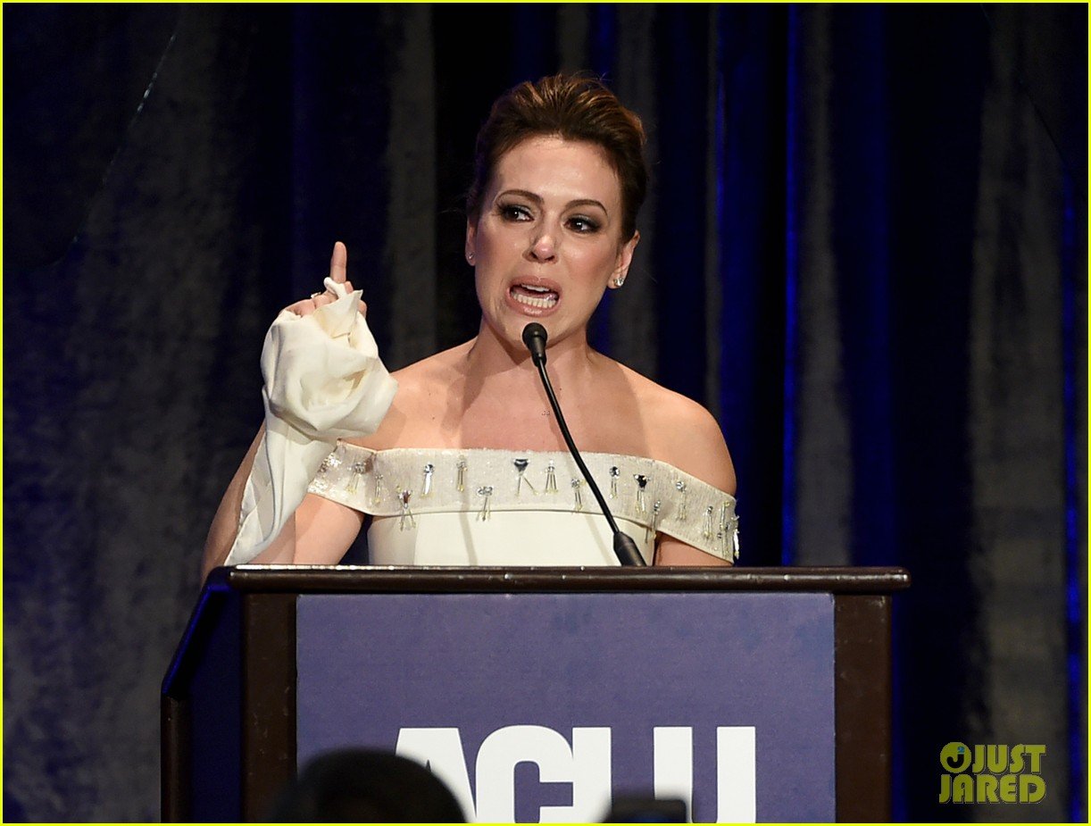 Alyssa Milano Marks 5th Anniversary of Her Original #MeToo Tweet: Photo ...