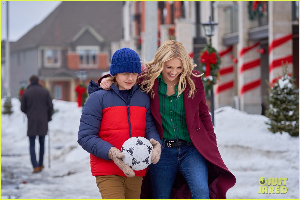 Natalie Hall Reunites With Corey Sevier For 'Noel Next Door'; Kicking ...