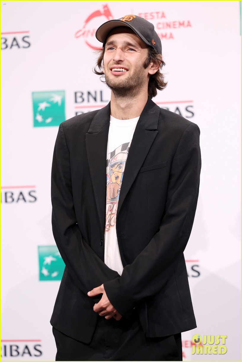 Hopper & Dylan Penn Share Fun Brother-Sister Moment at 'Signs Of Love ...