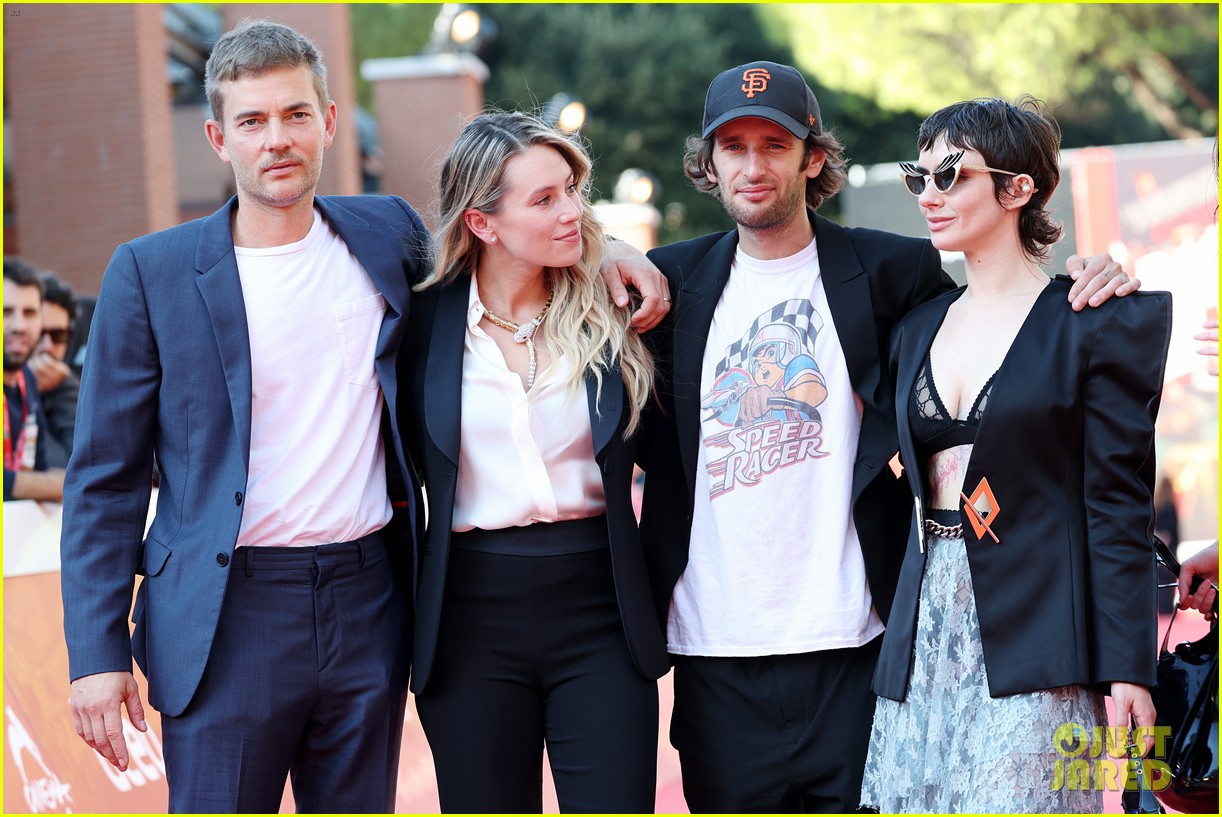 Hopper & Dylan Penn Share Fun Brother-Sister Moment at 'Signs Of Love ...