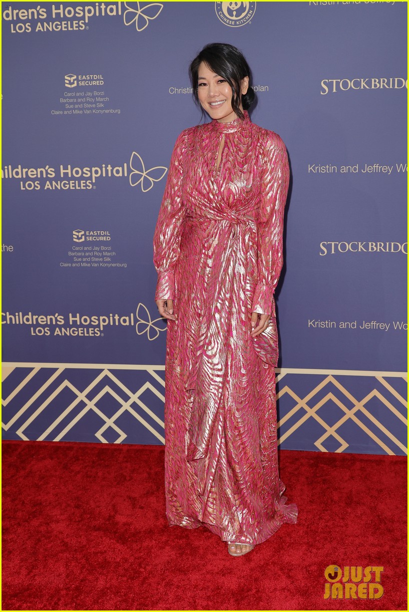 Chris Pine Joins Justin Timberlake & Jessica Biel at Children's ...