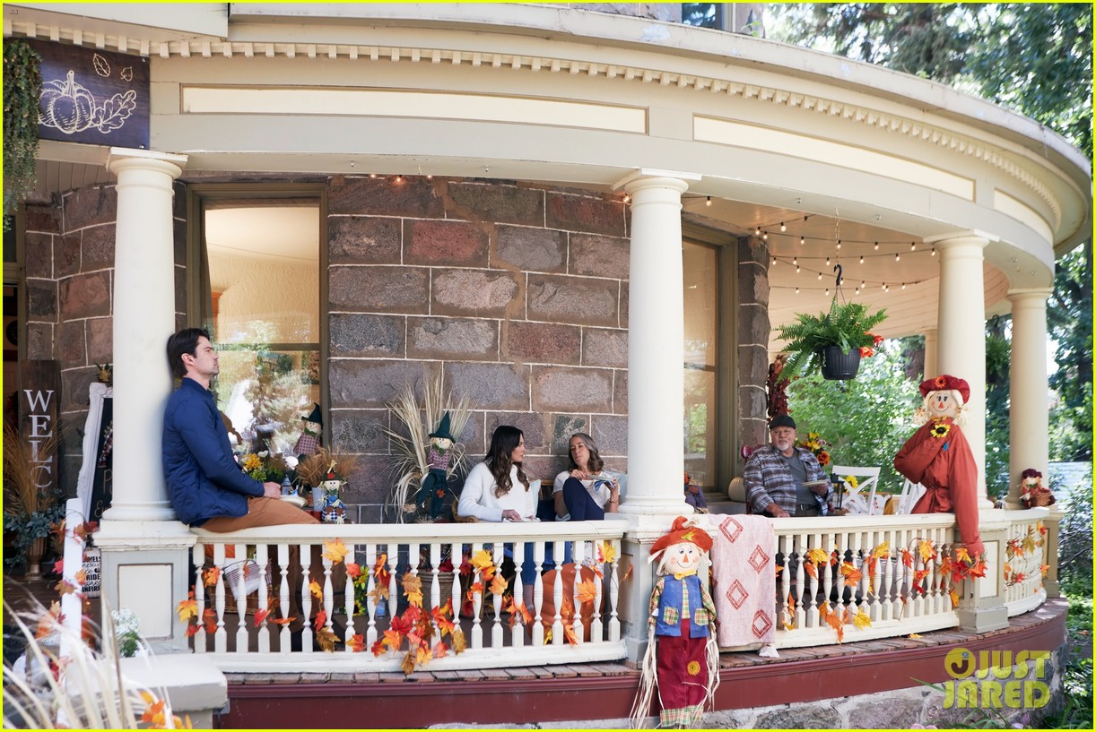 Hallmark's New 'Pumpkin Everything' Movie Celebrates All Things Fall ...