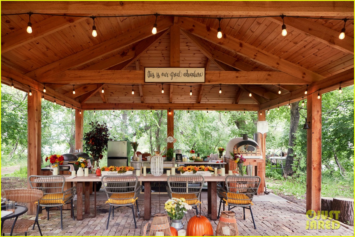 Hallmark's New 'Pumpkin Everything' Movie Celebrates All Things Fall ...